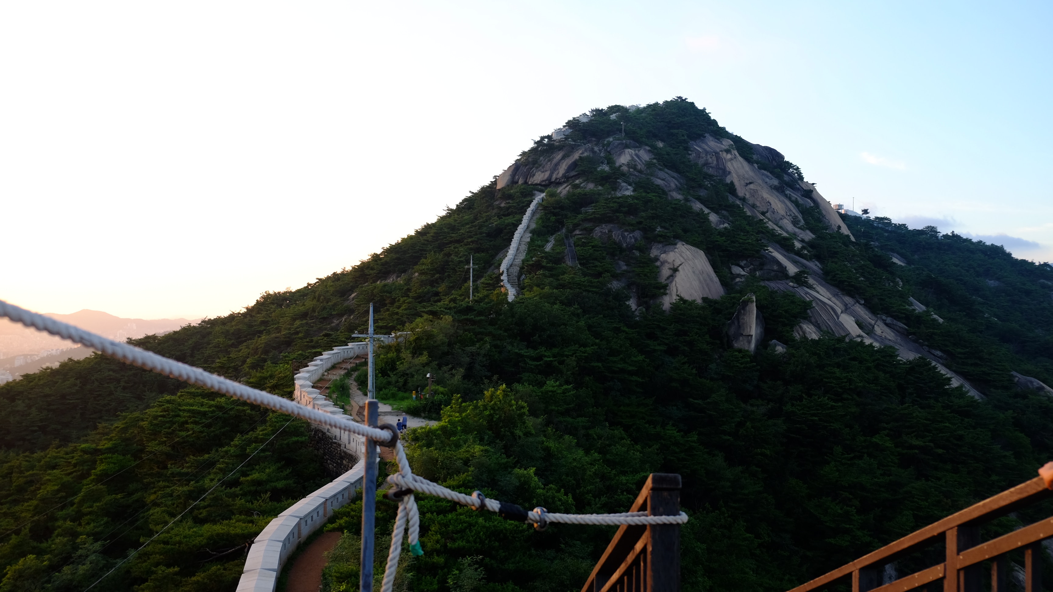 Seoul Stunning: Best Evening Hiking Trail