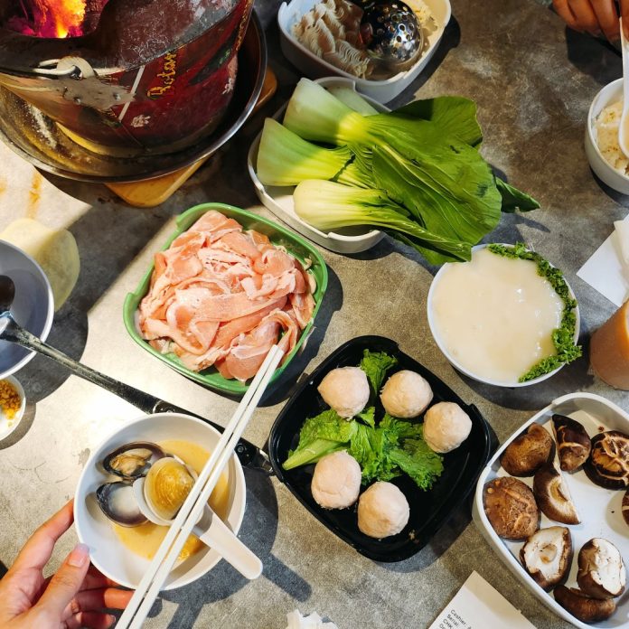 Singapore's First Charcoal Claypot Lala in Ubi Ave 4