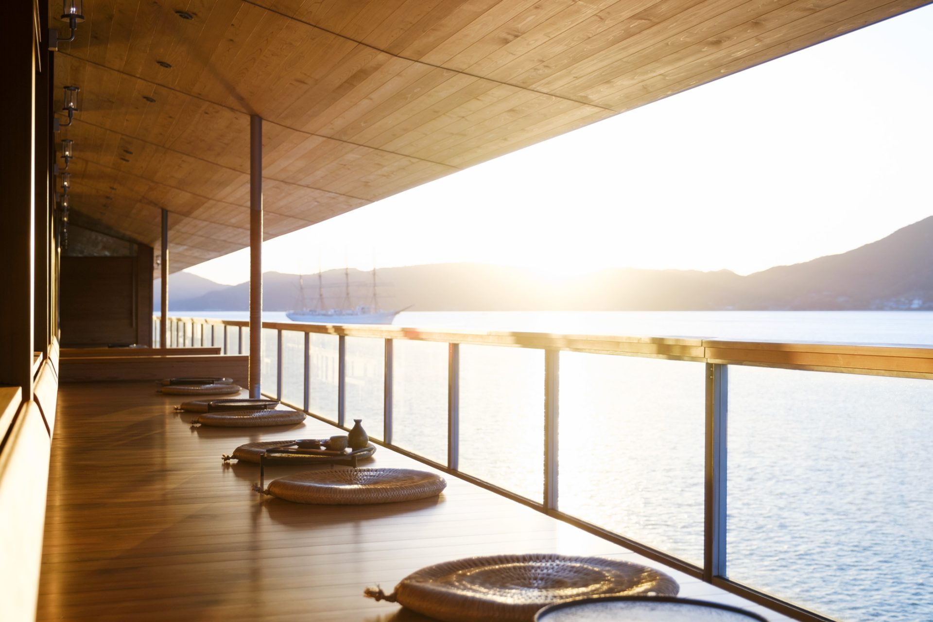 Guntû: Japan's Floating Ryokan Hotel Around Setouchi