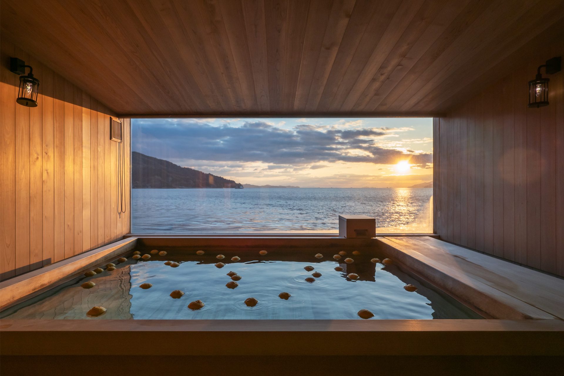 Guntû: Japan's Floating Ryokan Hotel Around Setouchi