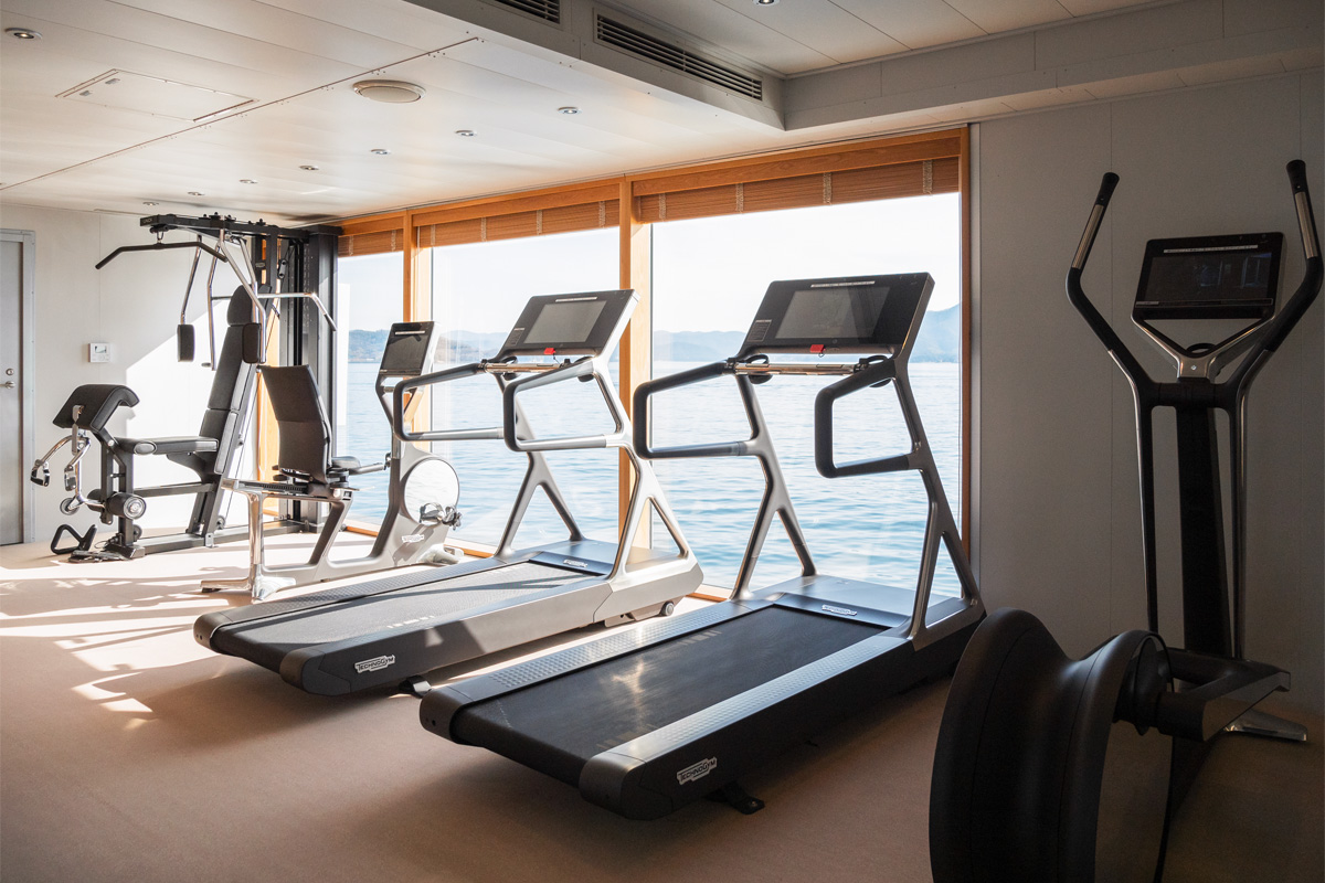 Guntû: Japan's Floating Ryokan Hotel Around Setouchi