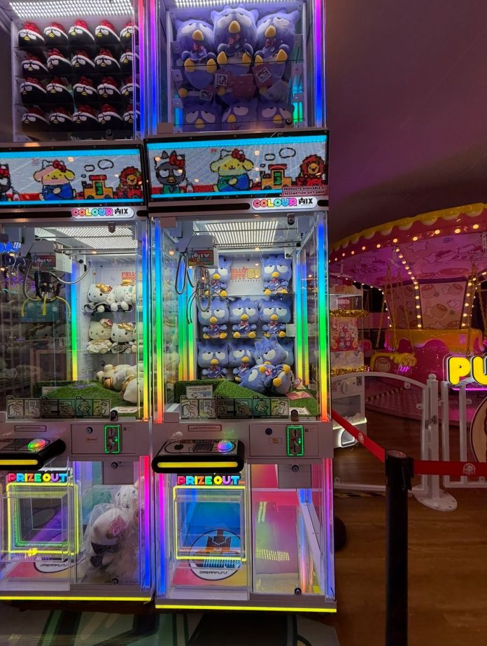 Hello Kitty's 50th Anniversary Celebration at Changi Airport - Carnival ...